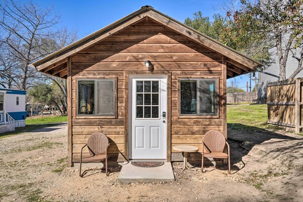 Waterfront Lake Dunlap Studio Cabin W/ Dock - New Braunfels, TX