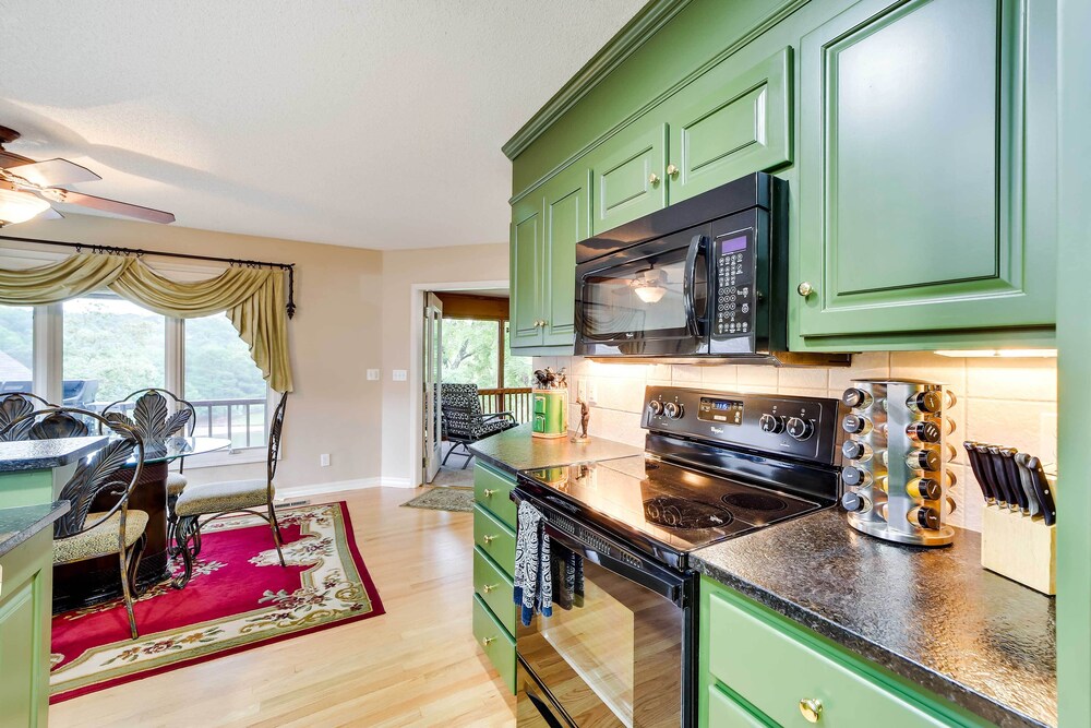 Home In Bella Vista W/ Deck & Lake Windsor Views! - Bentonville, AR
