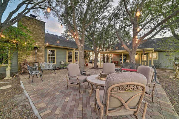 Casa De Samuel - Patio, Fountain & Outdoor Kitchen - Texas