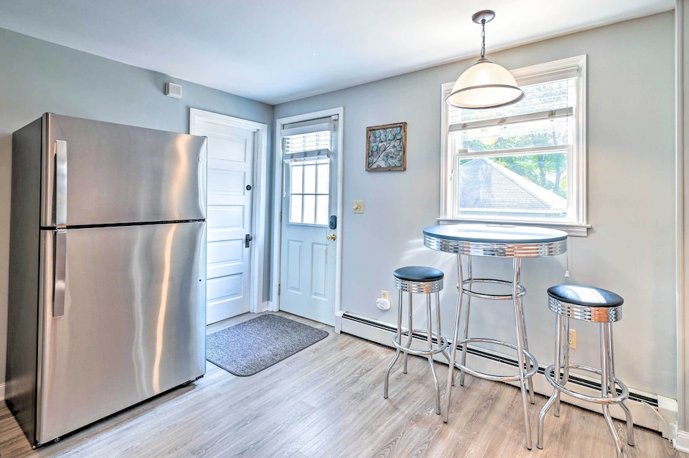 Cozy + Walkable Delmar Getaway W/ Fire Pit! - Thacher State Park, Voorheesville