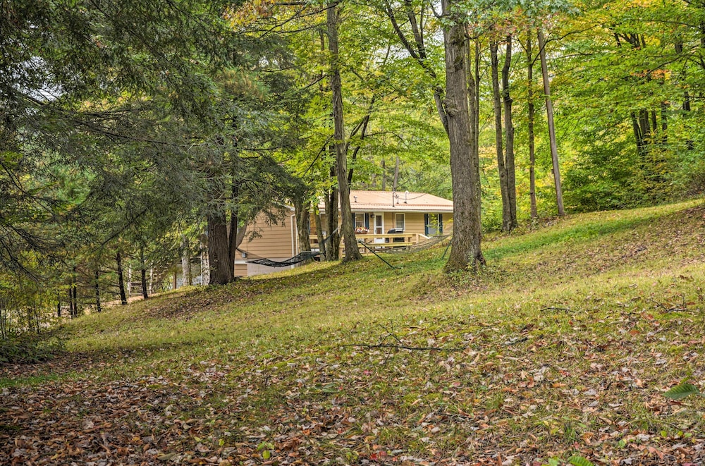 Great Valley Home W/ On-site Pond, 7 Mi To Skiing! - Allegany State Park, Salamanca