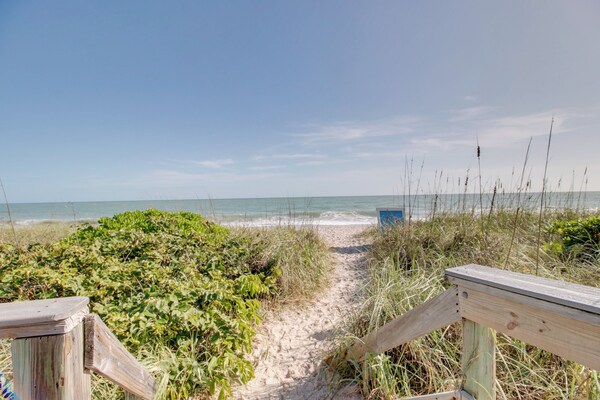 Lavish Vero Beach Escape With Pool, Patio + Dock! - Vero Beach, FL