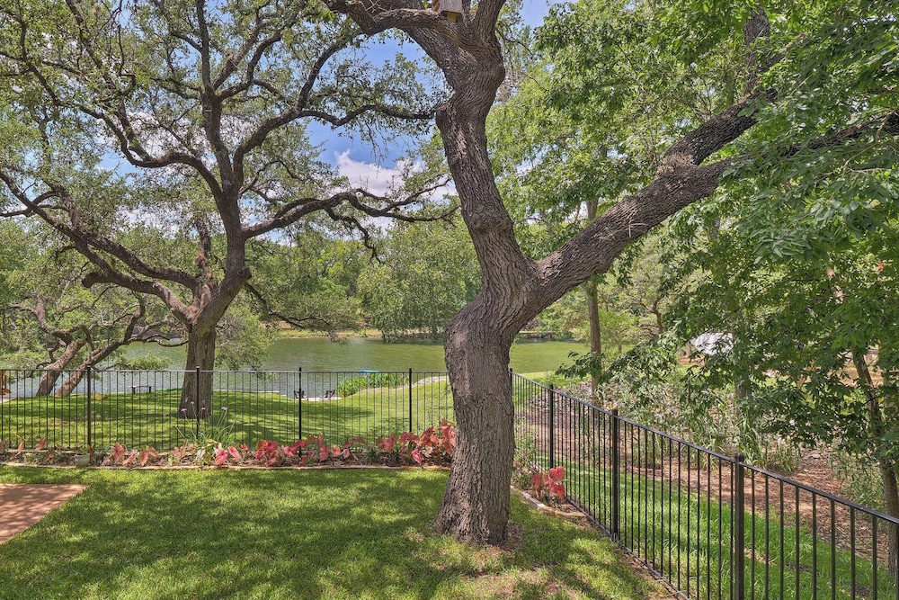 Round Rock Lakefront Home W/ Water Toys & Fire Pit - Round Rock, TX