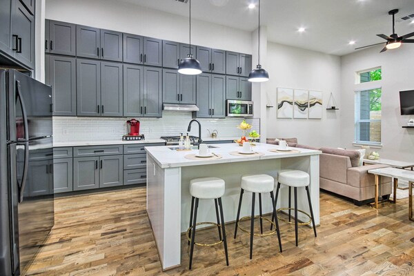 Modern Home W/ Yard: 2 Mi To Downtown Houston! - Houston, TX
