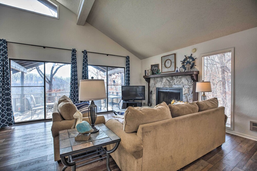 Resort Perks: Spacious Lake Of The Ozarks Home - Mississippi