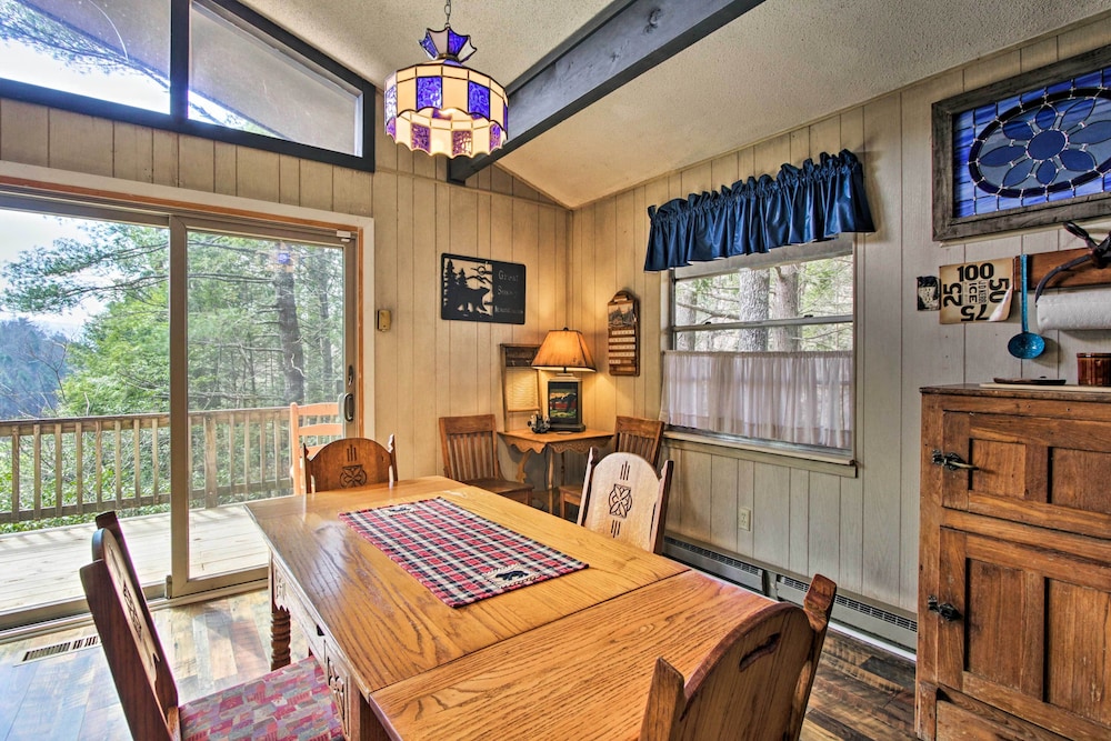 Quiet Cabin W/ Mountain Views ~ 3 Mi To Gatlinburg - Gatlinburg, TN