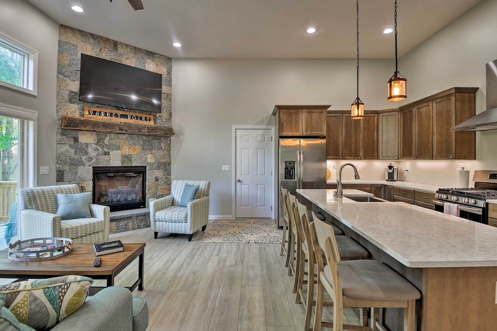 Covered Deck, Grill & Game Room: Gilford House! - Gilford, NH