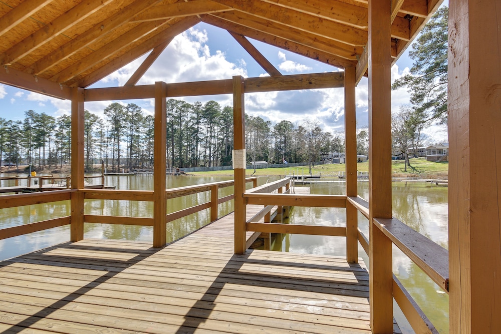 Pet-friendly Lakehouse: View Tower + Fire Pit! - South Carolina