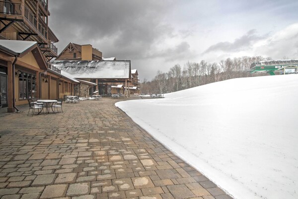 Slopeside Burke Mountain Condo W/ Fireplace! - Burke Mountain, VT