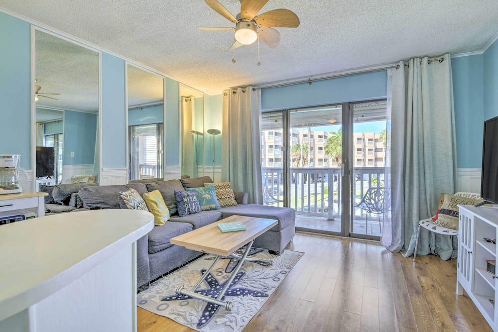 Beachside Corpus Christi Condo W/ Amenities! - North Beach, TX