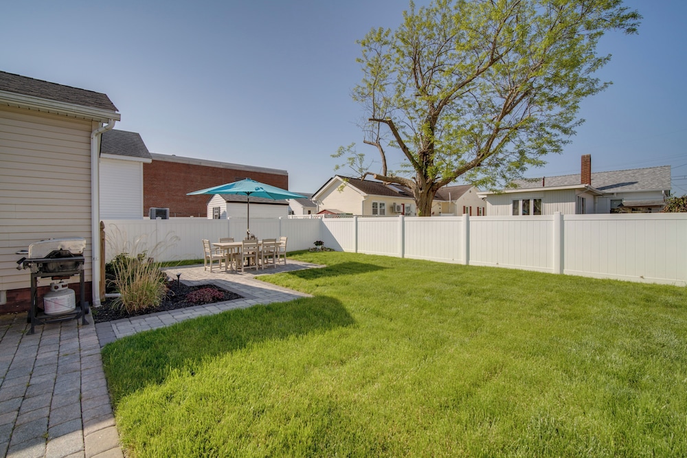 North Wildwood Vacation Rental: 4 Blocks To Beach - Wildwood, NJ