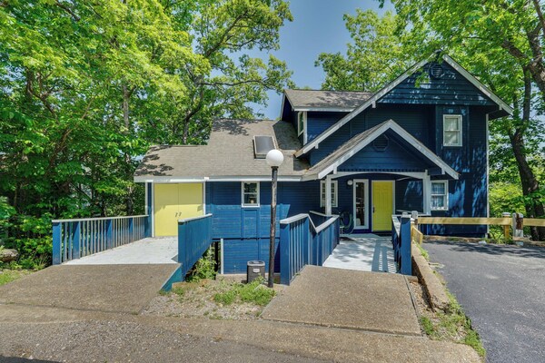 Screened Deck: Margaritaville Lake Resort Retreat! - Sunrise Beach, MO