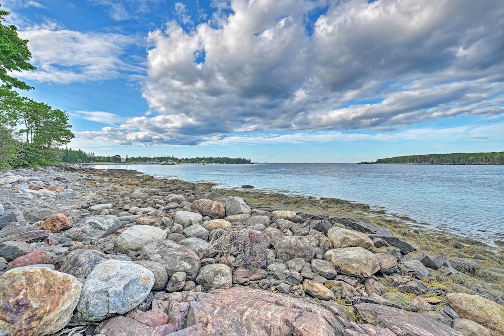Lovely Waterfront Owls Head Home W/ Own Beach - Rockland, ME