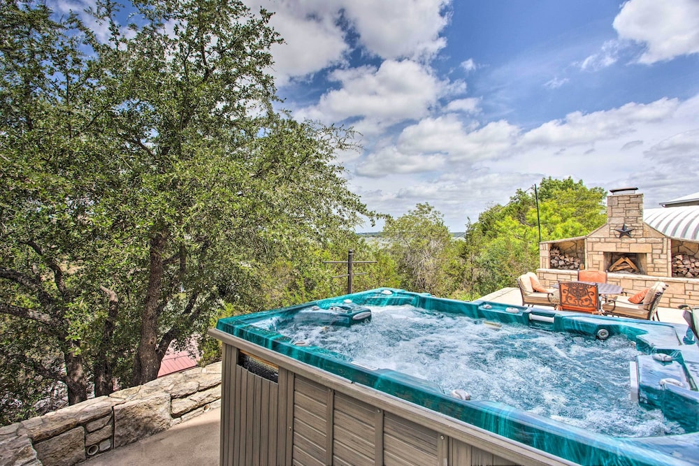 Waterfront Home W/ Boat Dock On Lake Granbury! - Granbury, TX