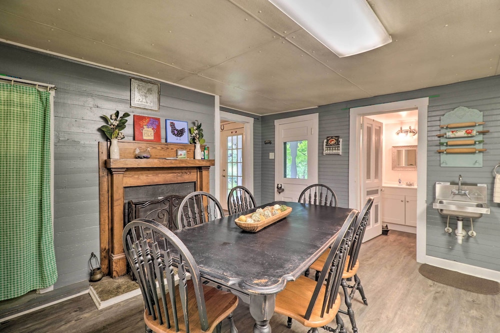 'Lil Red Hen' Cottage In The Boone Area W/ Hot Tub - Fleetwood