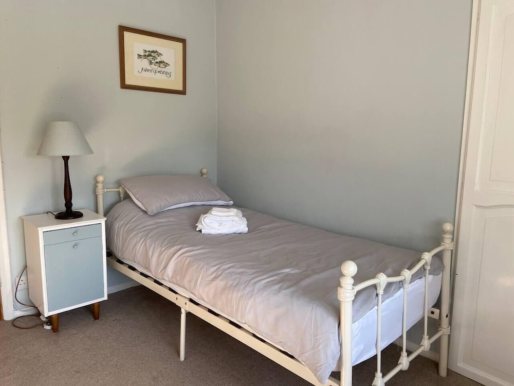 3 Bedroom Cottage, Sleeps 5 Village Location - Yorkshire