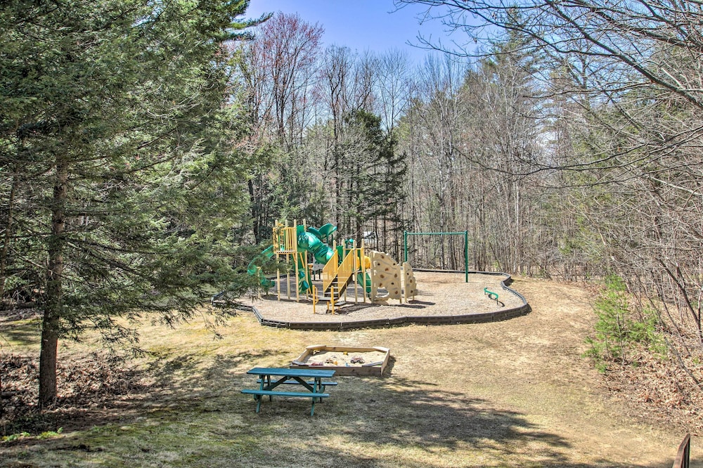 Cozy Bartlett Condo: 1 Mi To Attitash Ski Resort! - New Hampshire