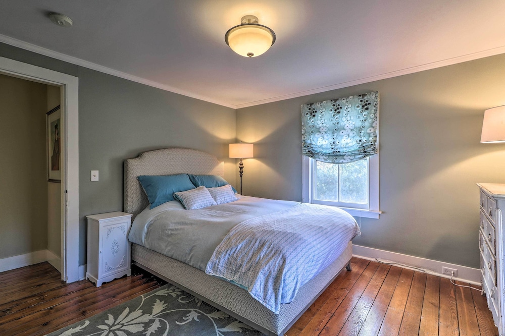 Cozy Litchfield House W/ Fenced-in Yard & Fire Pit - Connecticut