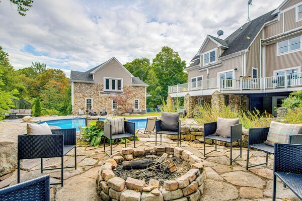 Deck For Entertaining: Belmont Group Getaway - Laconia, NH