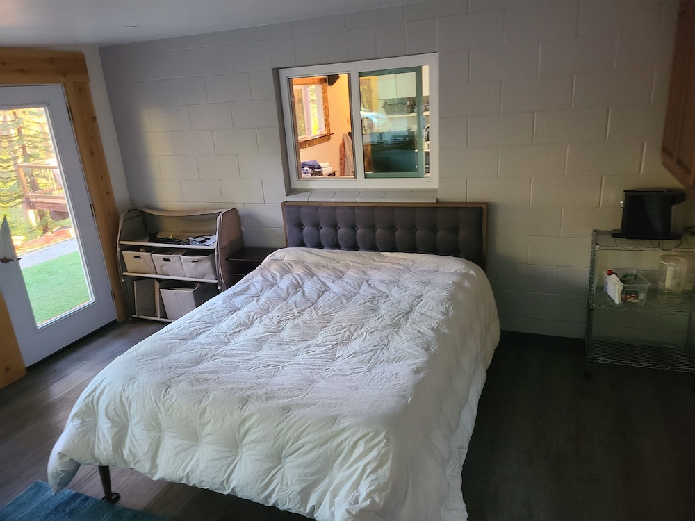 Studio In Forest With Vineyard - Murphys, CA