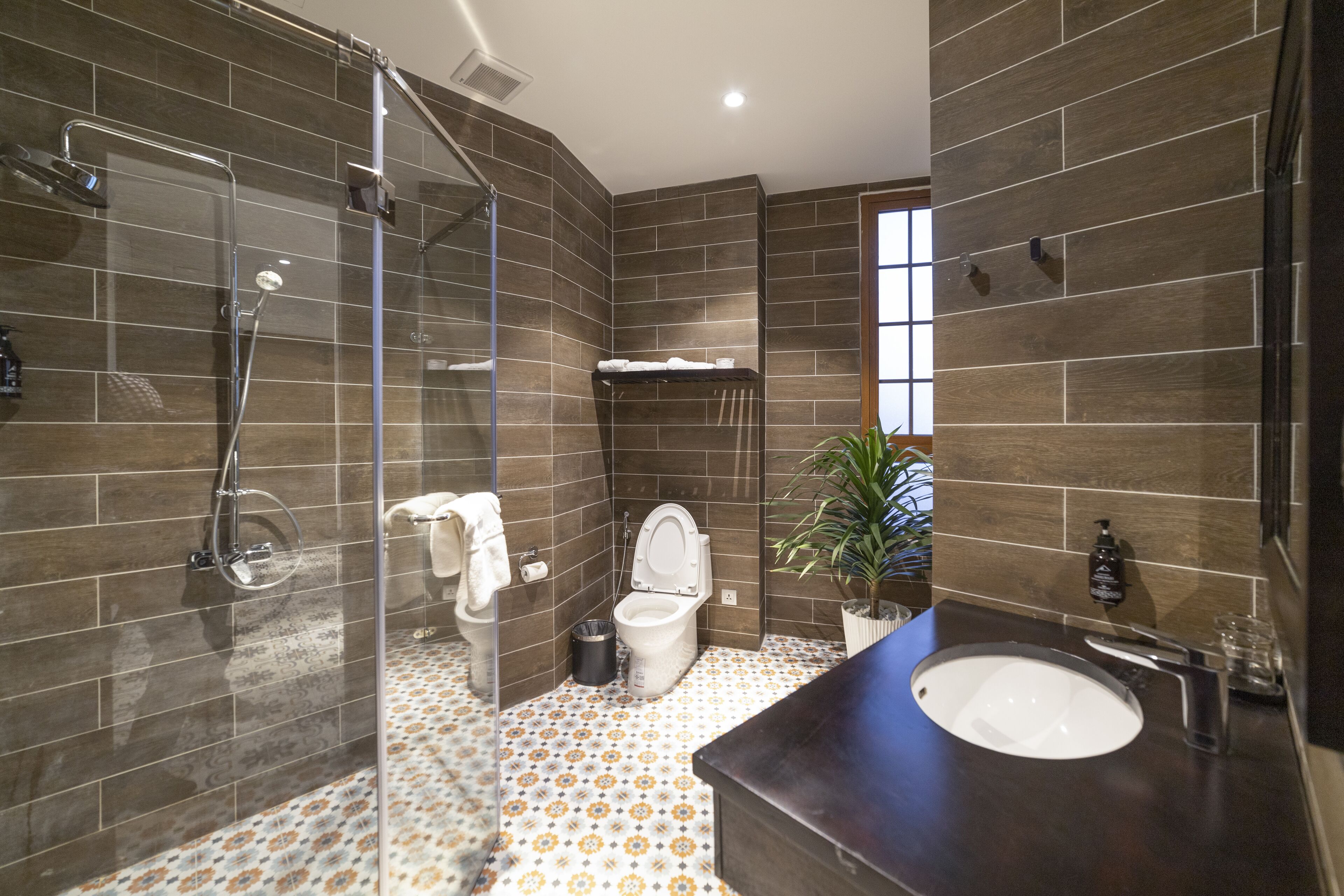 Quarto Duplo Superior | Casa de banho | Um chuveiro de hidromassagem, um secador de cabelo, roupões, chinelos 