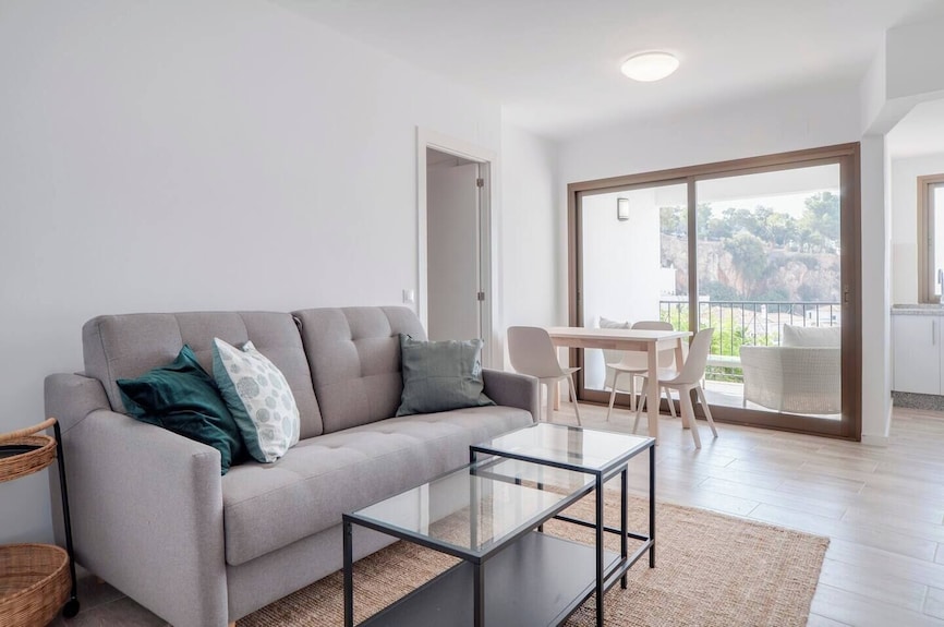 Perfect Apartment In Mijas Pueblo, Fully Renovated With Sea Views And Walking Distance To Restaurants, Coffee, Shops, Supermarket, Banks, Pharmacy And Much More With Just 5 Minutes' Walk From The Complex. - Mijas