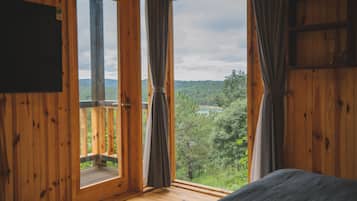 Bungalow Nobre, 1 quarto, vista para o lago, junto ao lago | 1 quarto, ferro/tábua de engomar, Wi-fi grátis, roupa de cama fornecida