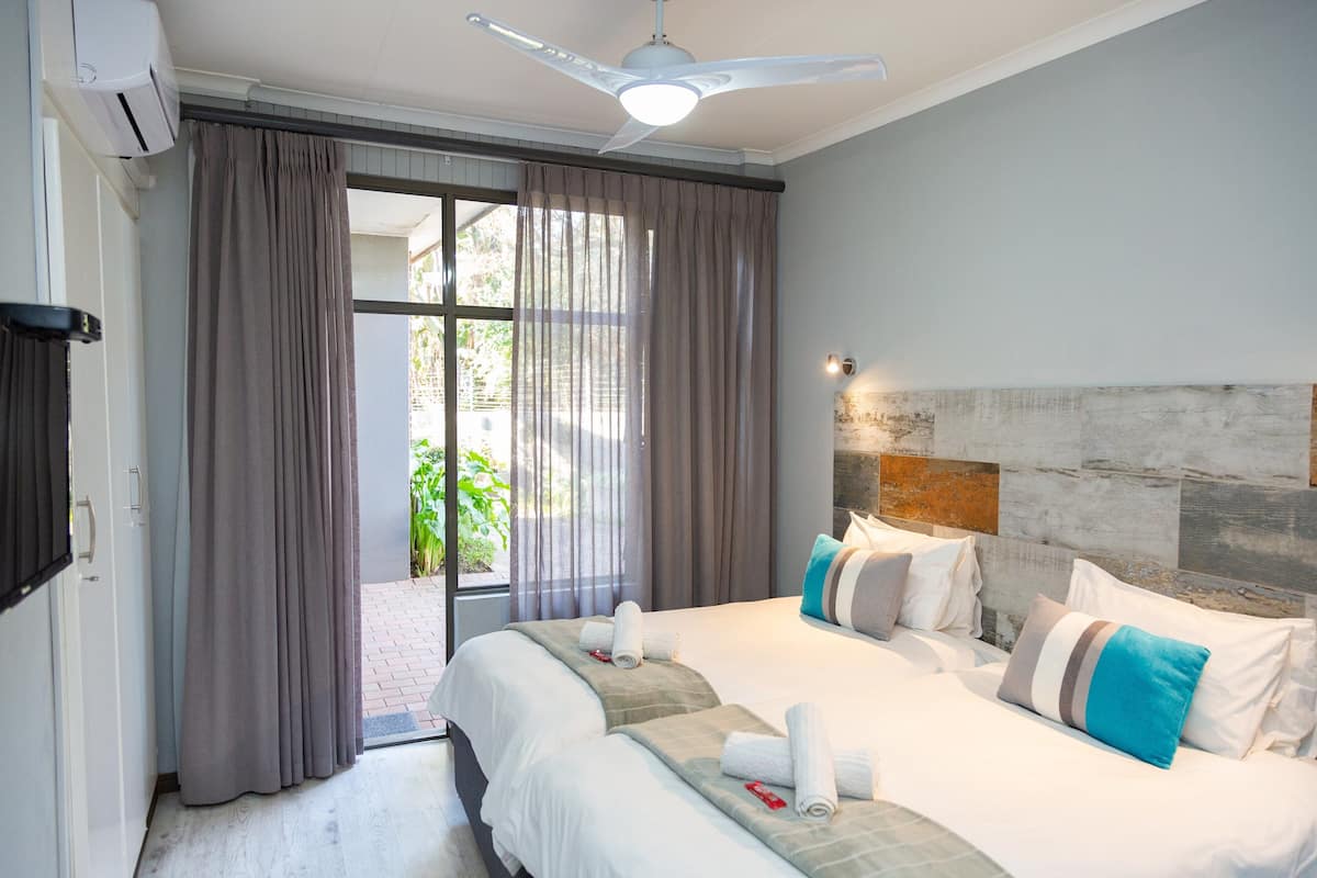 Quarto Clássico com Cama de Casal | 1 quarto, com decoração personalizada, com mobília individualizada