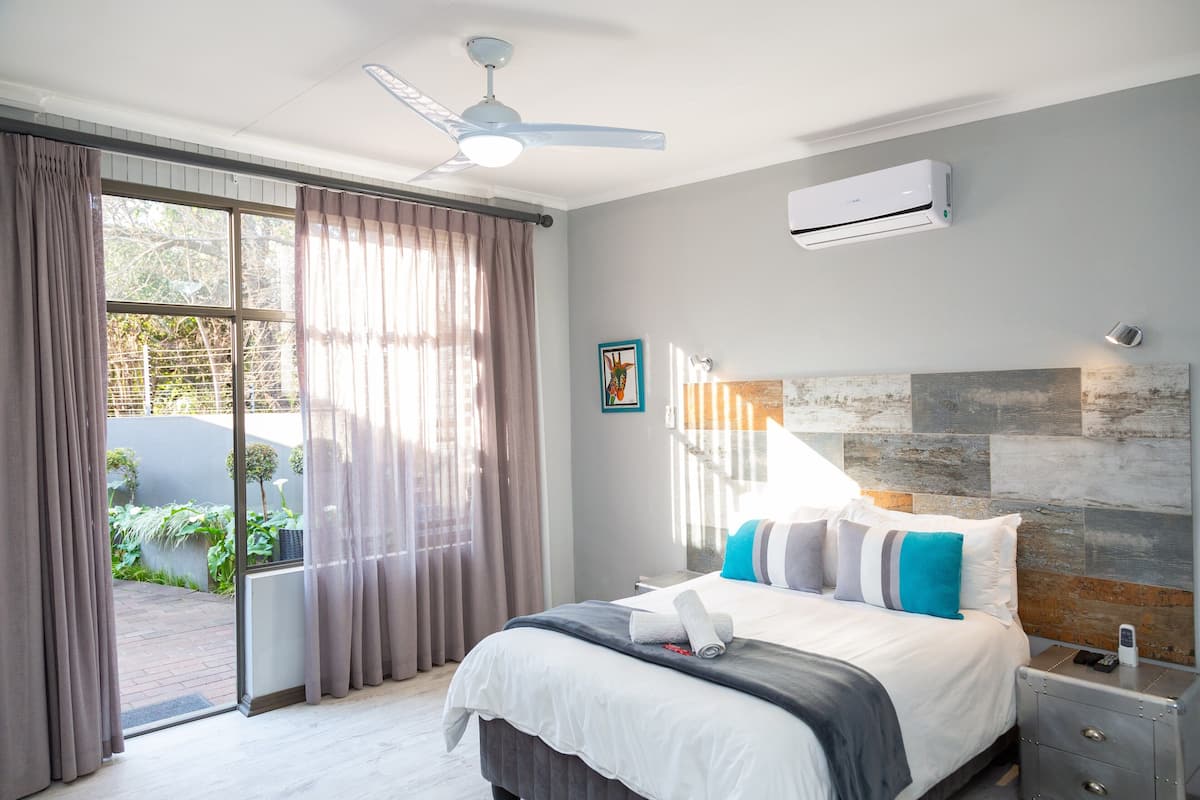 Quarto Duplo Deluxe | 1 quarto, com decoração personalizada, com mobília individualizada