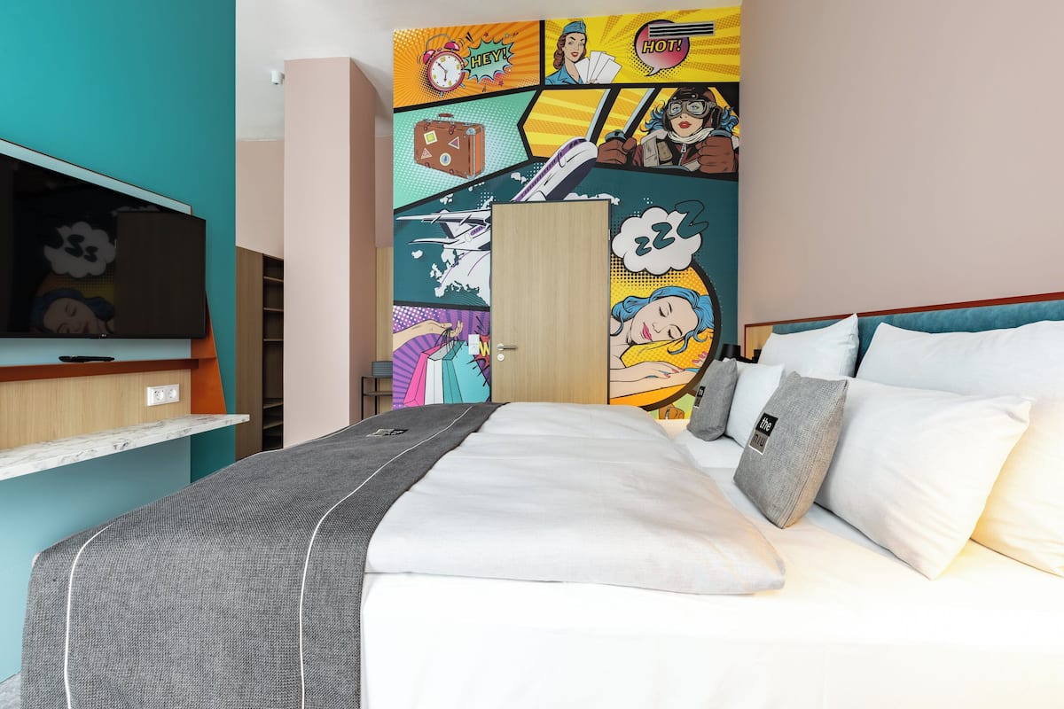 Secretária, secretária adequada para computadores portáteis