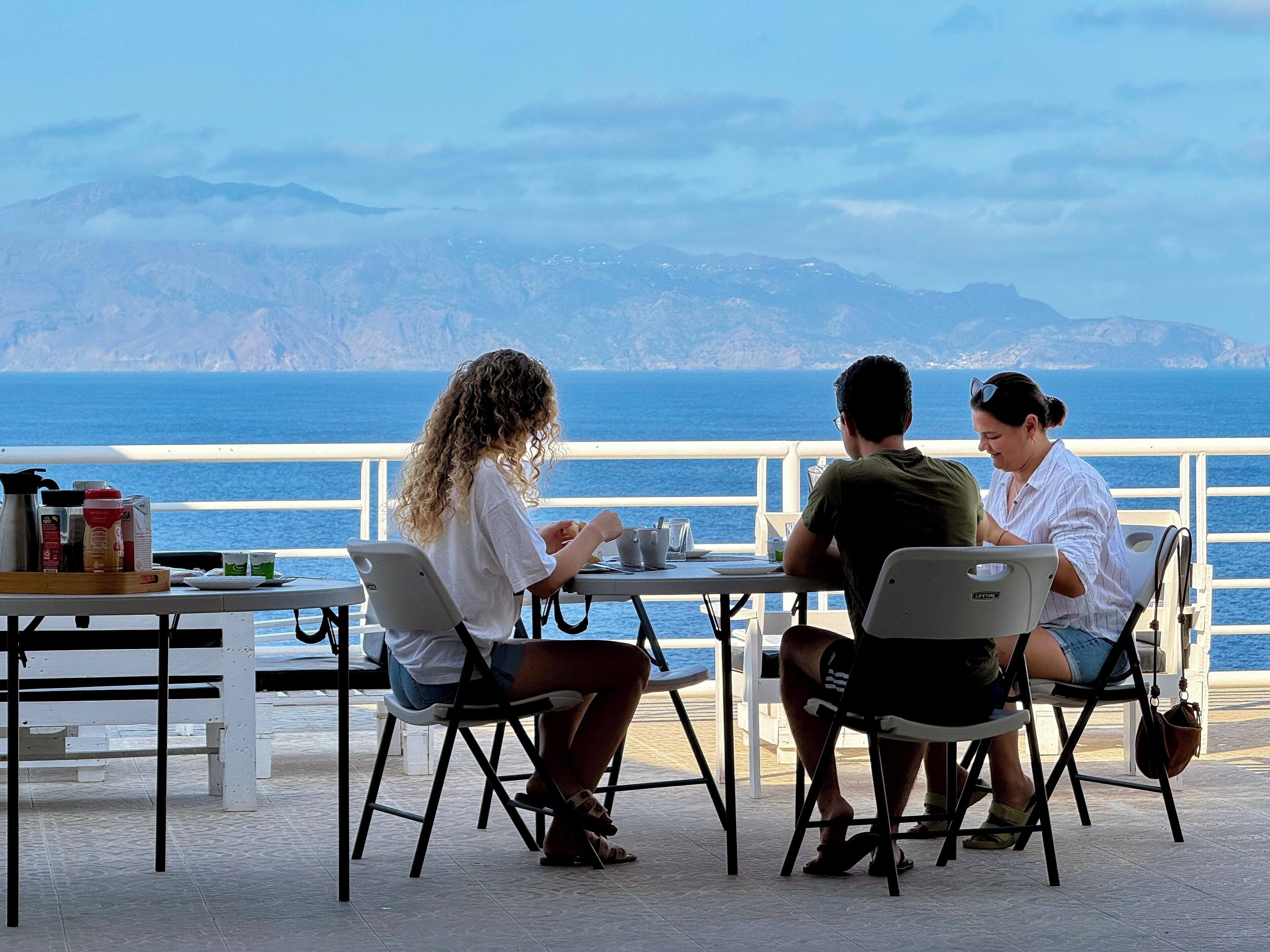 Pequeno-almoço self-service diário incluído 