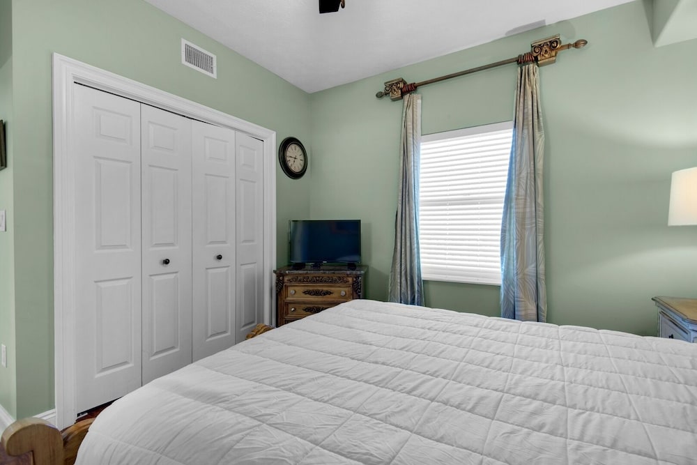 Treasure Island 8th Flr 2br 2ba W/ Beach Chairs Incl. - Panama City, FL