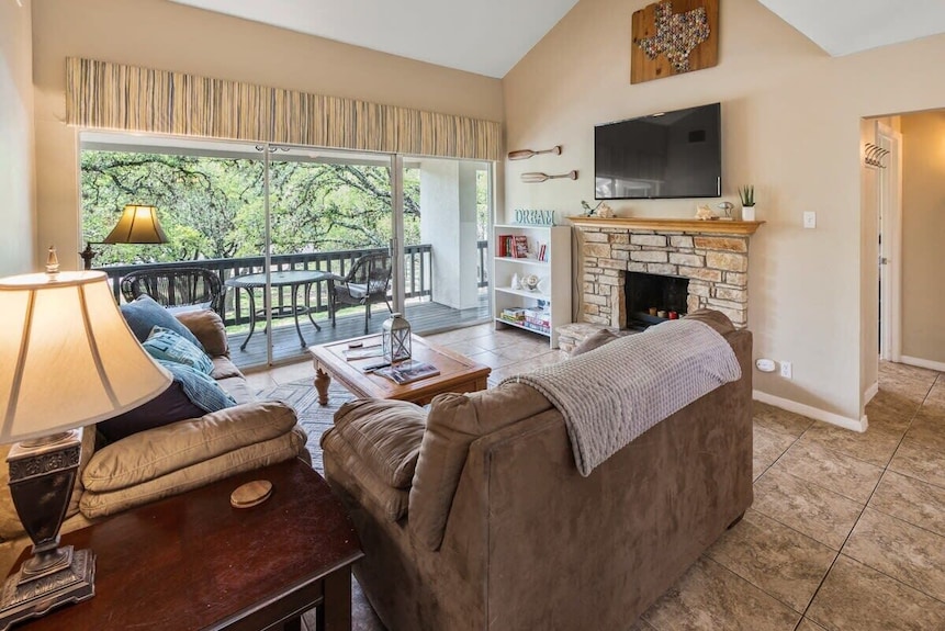 Canyon Lake Escape: Pool, Balcony, Pet Friendly - Wimberley, TX