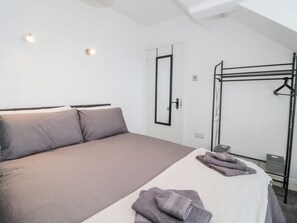 6 quartos, com decoração personalizada, com mobília individualizada 