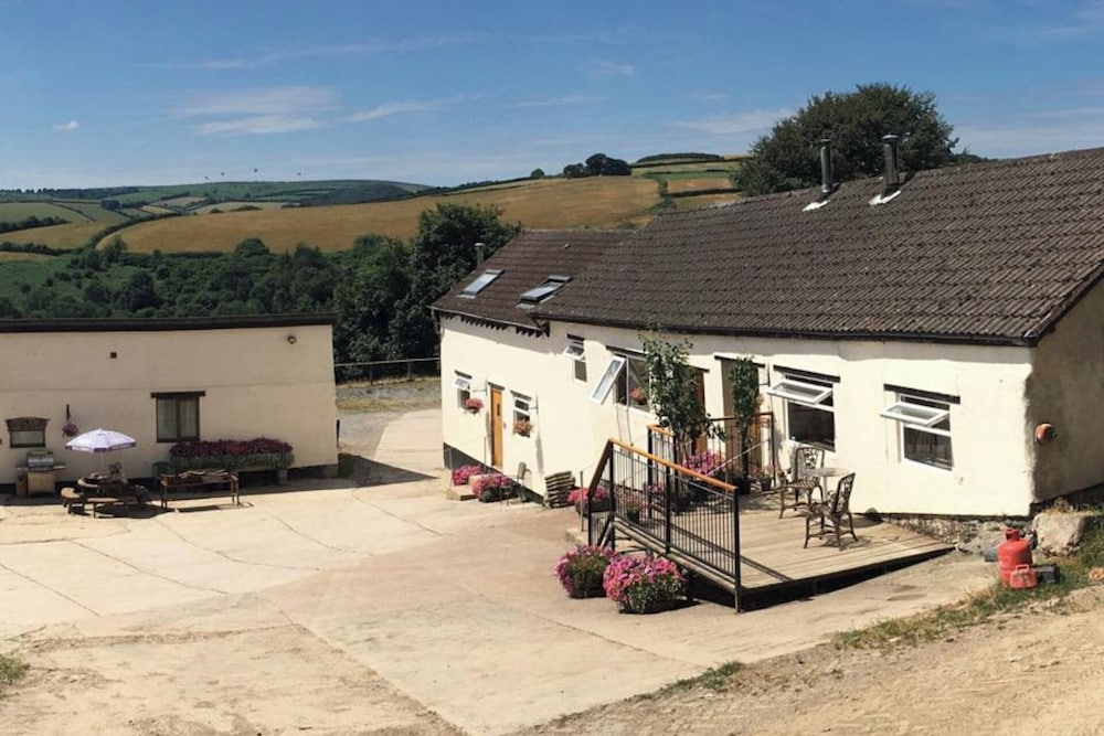 Cottage On Exmoor - Sleeps 8 & Parking - Exmoor