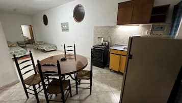 Loft Clássico | Sala de estar | Televisor LED de 24 polegadas com canais por cabo, televisor