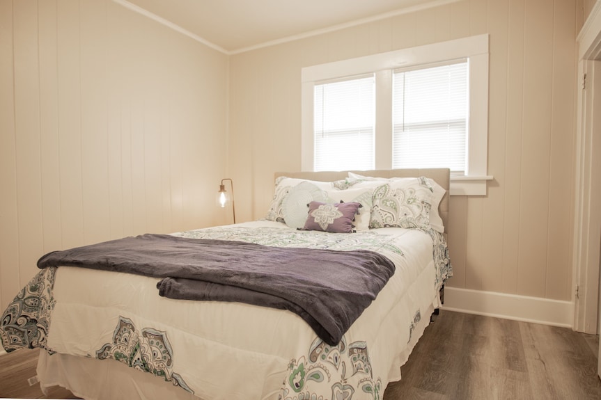 Spacious Modern 1bd/1bth Mins Downtown Anderson - Pendleton, IN