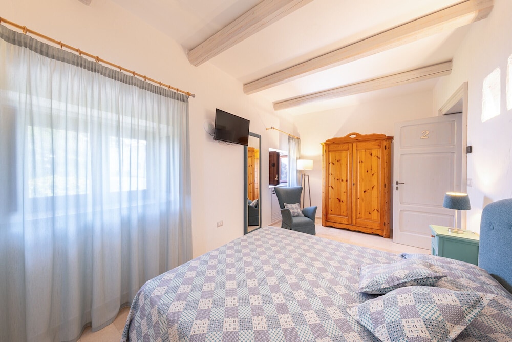 Large Historic Masseria With Large Private Swimming Pool - Pouilles