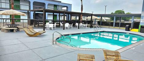 Piscina exterior sazonal