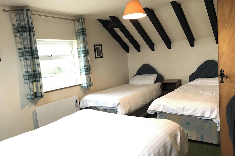 Cottage On Exmoor - Sleeps 8 & Parking - Dulverton