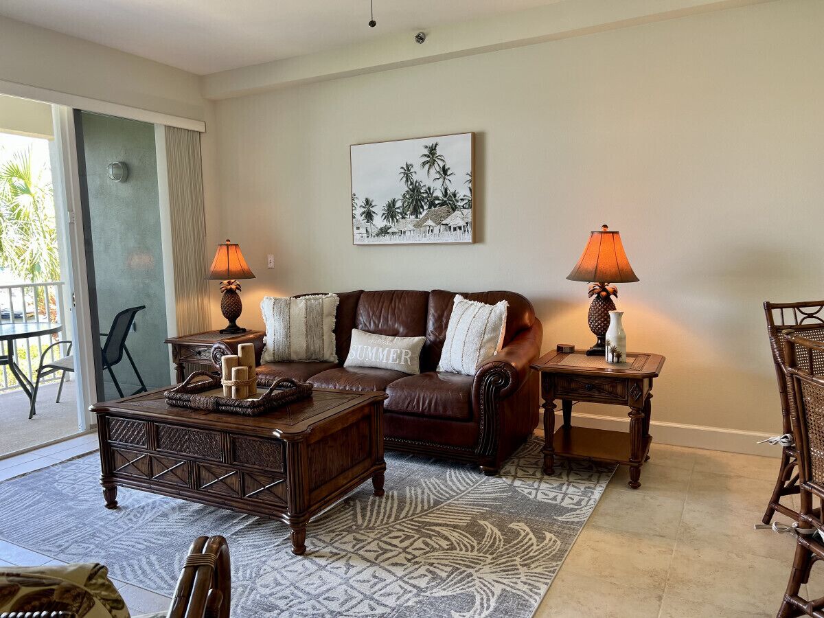 Marina View - 2 Bdrm 2 Bath- Beach Resort Community! Walk To The Beach, Pools, Restaurants, Fitness Center & More! - Apollo Beach, FL