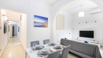 Apartamento Básico, várias camas | Restaurantes