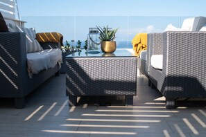 Apartamento Básico, várias camas, vista para o mar | Terrenos do alojamento