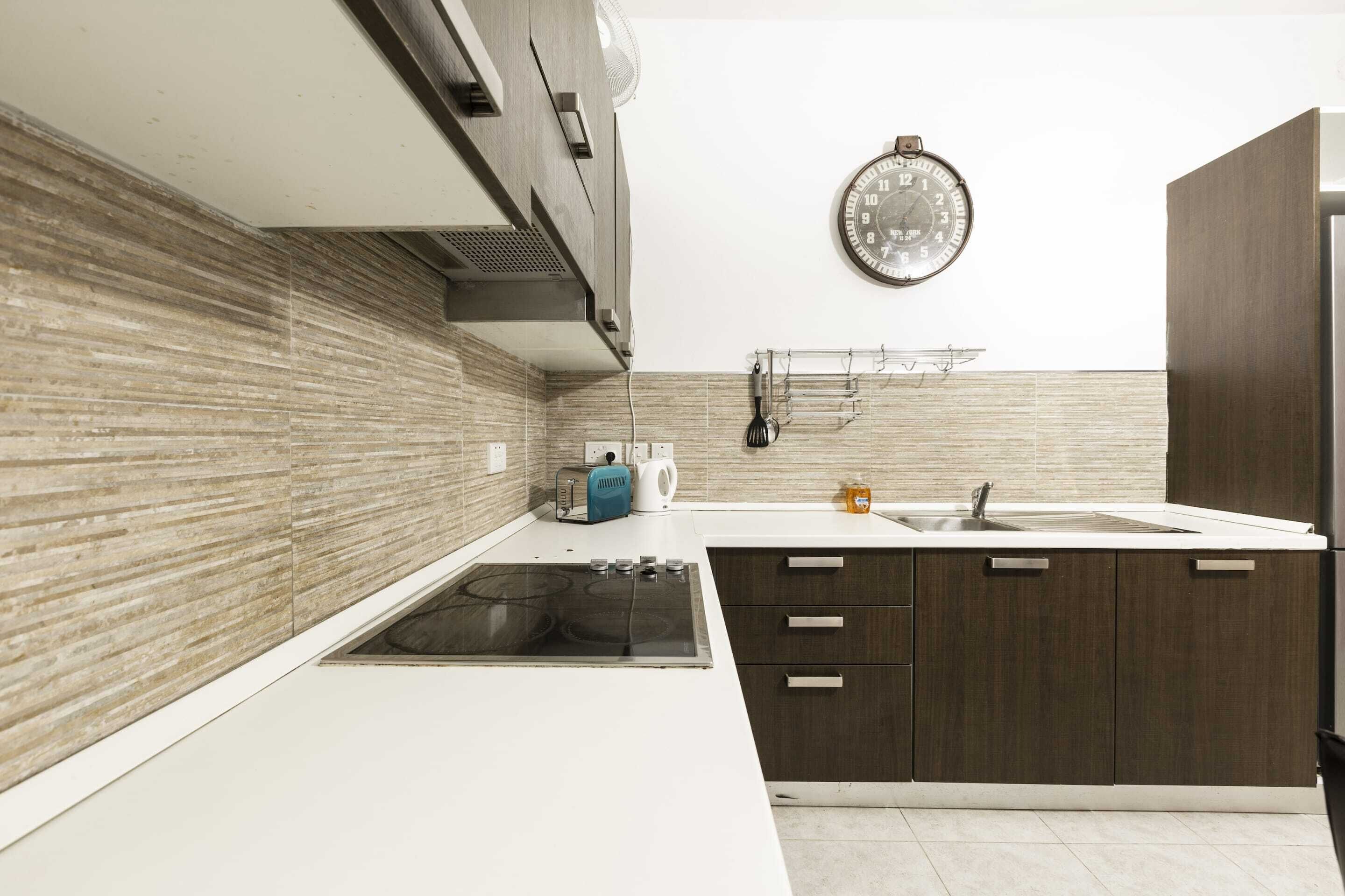 Apartamento Básico, várias camas | Cozinha privada | Um frigorífico, um forno, uma placa de cozinha 