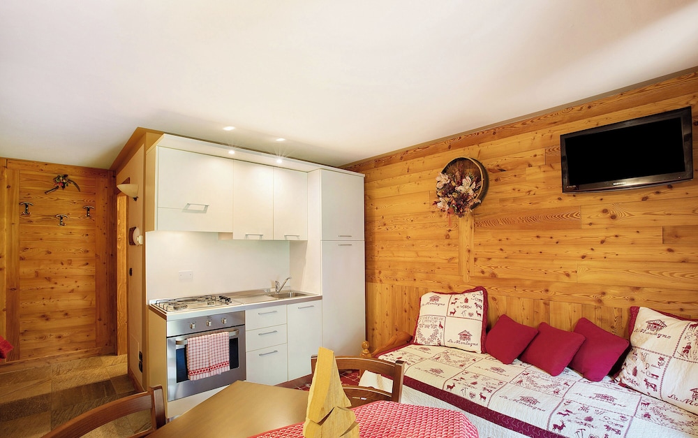 Appartement "Maison Grange 2" Avec Vue Sur La Montagne, Jardin Partagé Et Wi-fi - Cogne