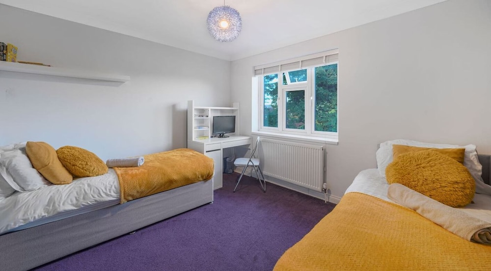 Rainfall Shower | Pool/snooker | X 4 Cars - Marlow