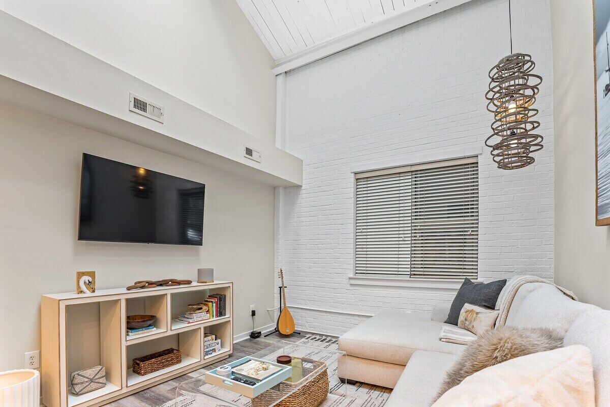 Chic Downtown Loft - Parking - Central New - Wilmington, NC