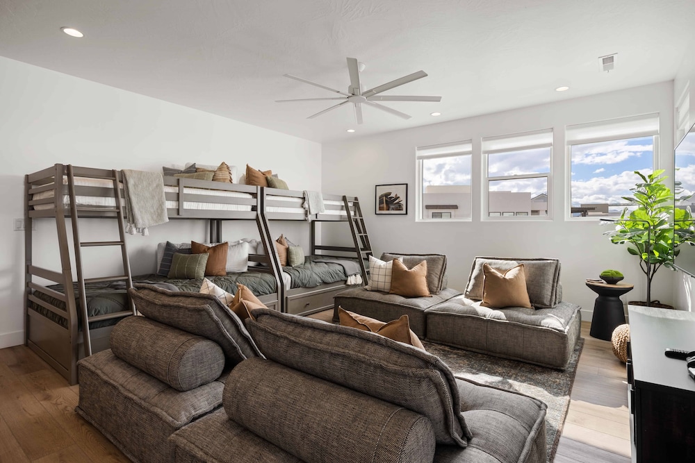 Sun-Kissed at Desert Color: Desert Color Lagoon + Beaches - St. George ...