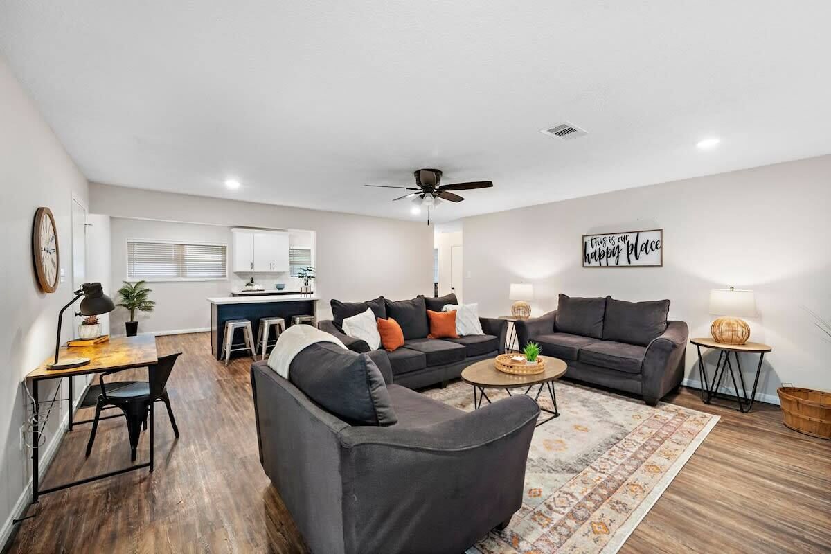 Ultimate Fun Escape:pool |Arcade|fire Pit Seating - Deer Park, TX