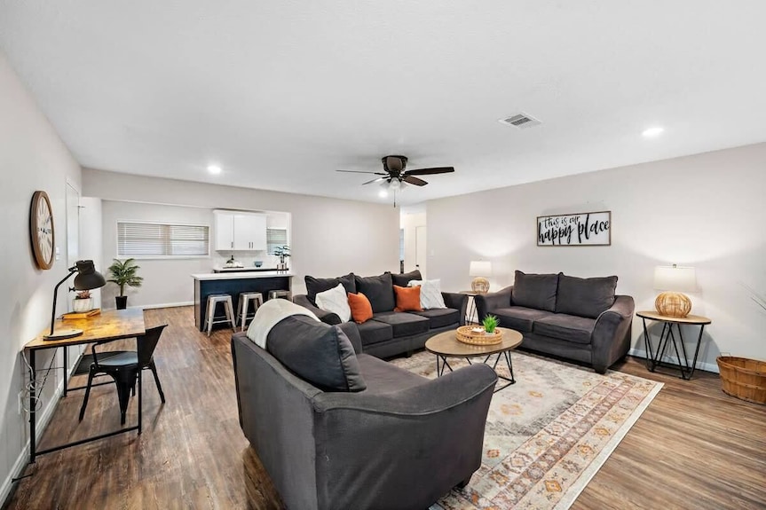 Ultimate Fun Escape:pool |Arcade|fire Pit Seating - Deer Park, TX